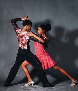 4 Popular Types Of Salsa Dances To Get You In The Groove