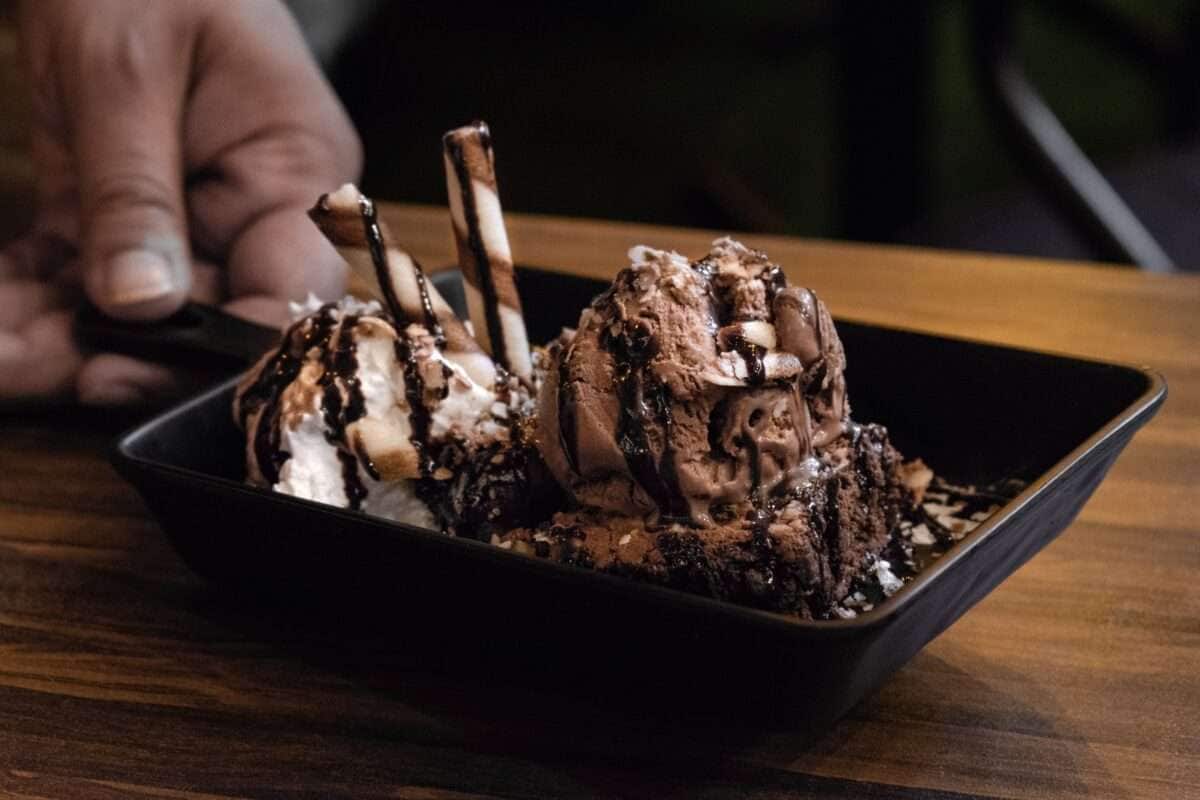 How To Make Chocolate Ice Cream In 16 Easy Steps