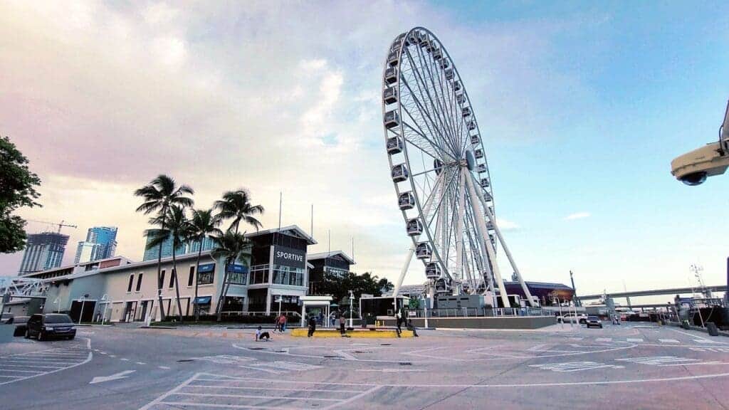 Enjoy Miami Skyline View 200 Feet Above Ground!